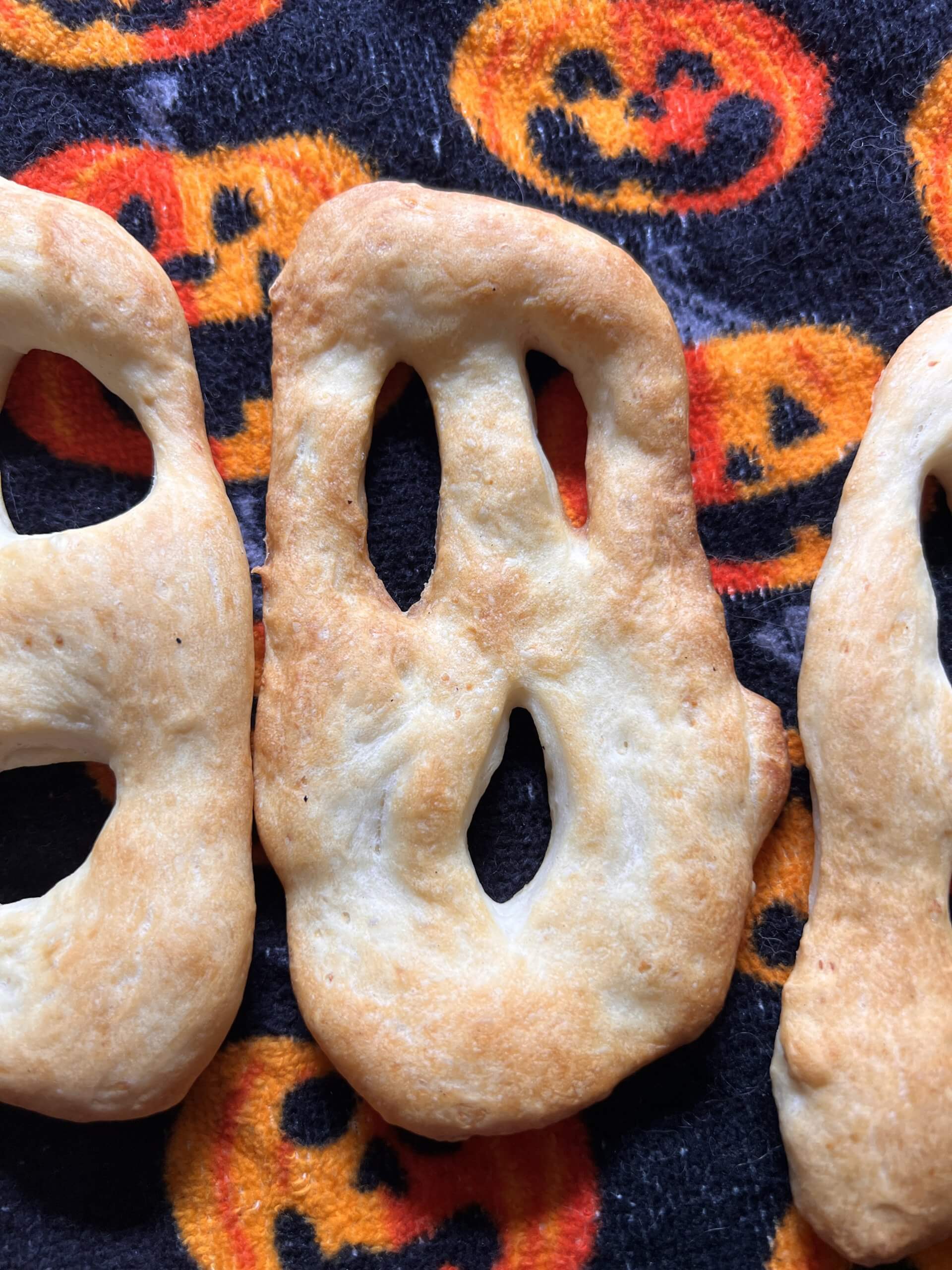 Ghosts - Spooky Halloween Treats with the Bucket of Bread brand!