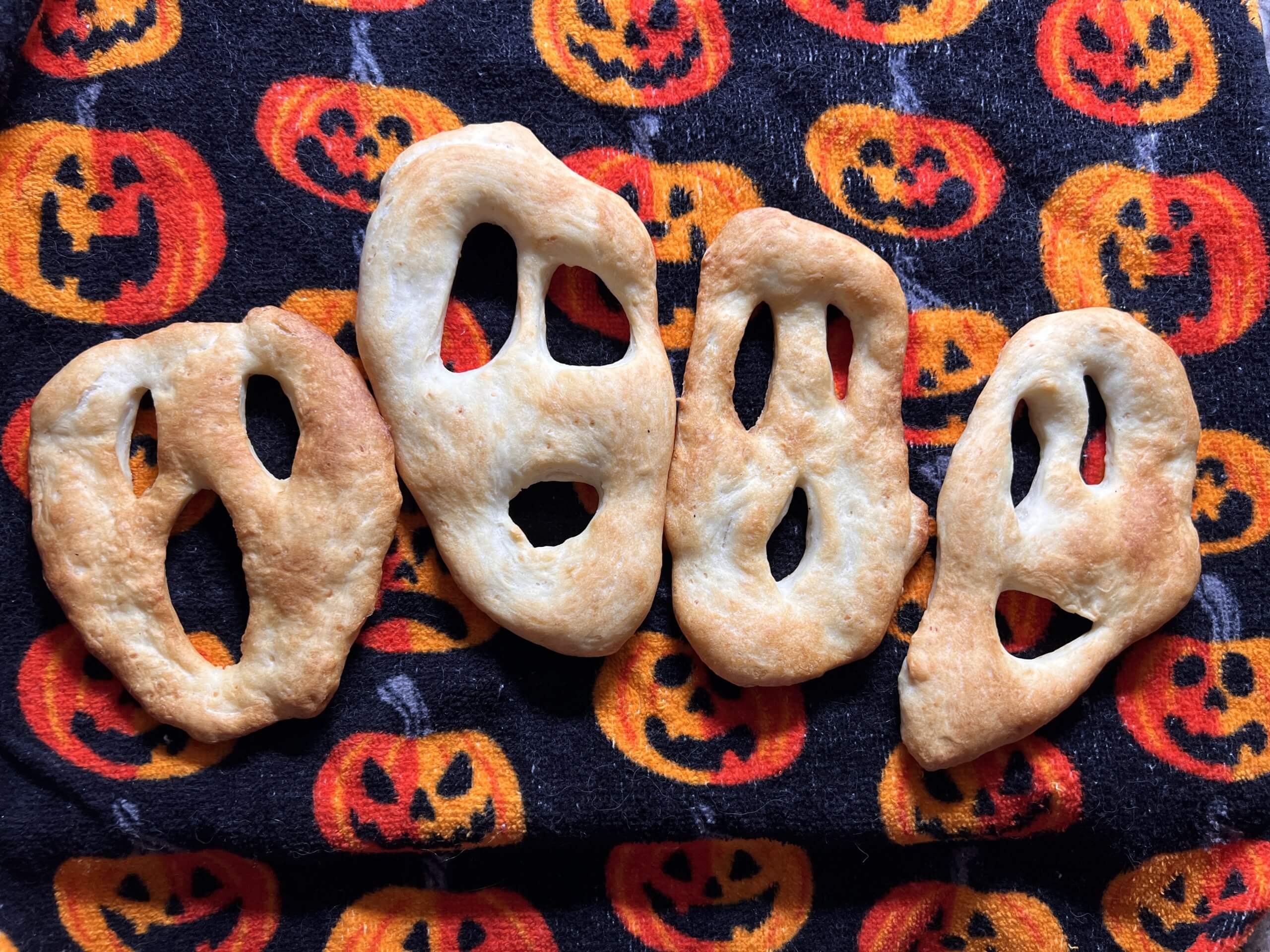 Ghosts - Spooky Halloween Treats with the Bucket of Bread brand!